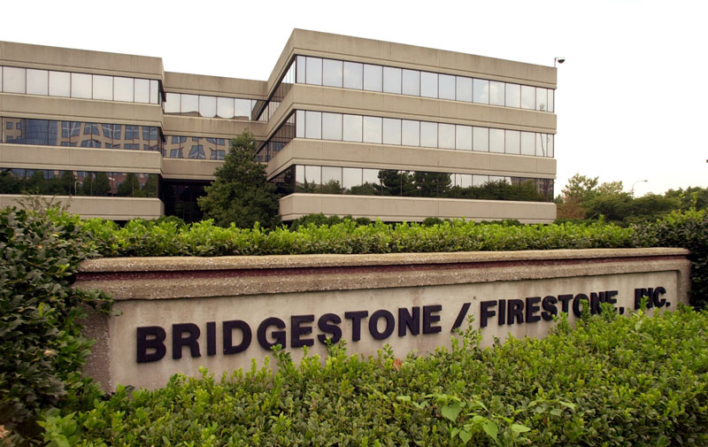 Οι υπεύθυνοι της Firestone επιρρίπτουν την ευθύνη στα οχήματα | in.gr