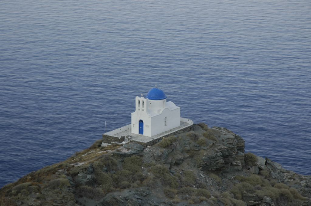 Σίφνος: Το εκκλησάκι των Επτά Μαρτύρων στο Κάστρο | in.gr