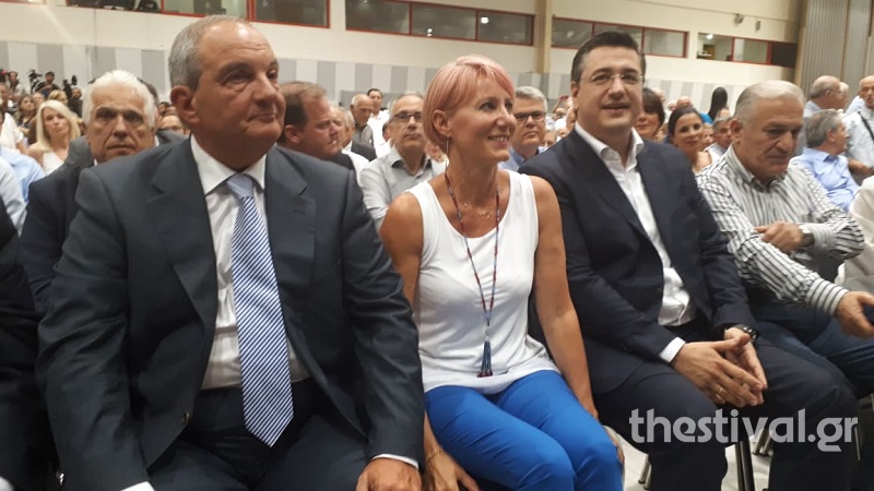 Δίπλα στον Καραμανλή η Νατάσα με μαλλί έκπληξη - ΤΑ ΝΕΑ