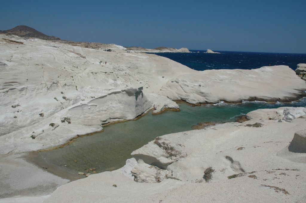 Η Γκιόλα Θάσου και το Σαρακήνικο Μήλου στις δέκα καλύτερες φυσικές ...