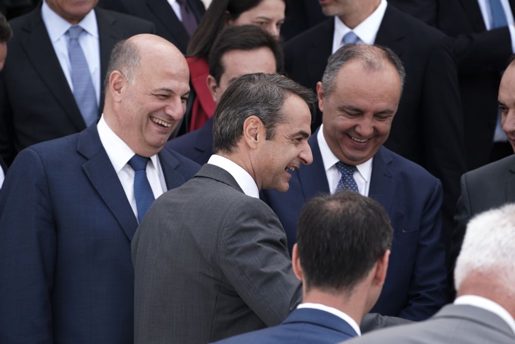 Παραλειπόμενα της οικογενειακής φωτογραφίας της νέας κυβέρνησης - ΤΑ ΝΕΑ
