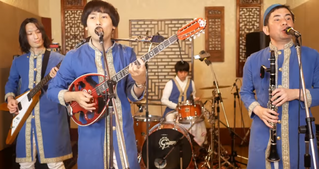 Ιάπωνες Pyramidos ερμηνεύουν «Ικαριώτικο» | in.gr