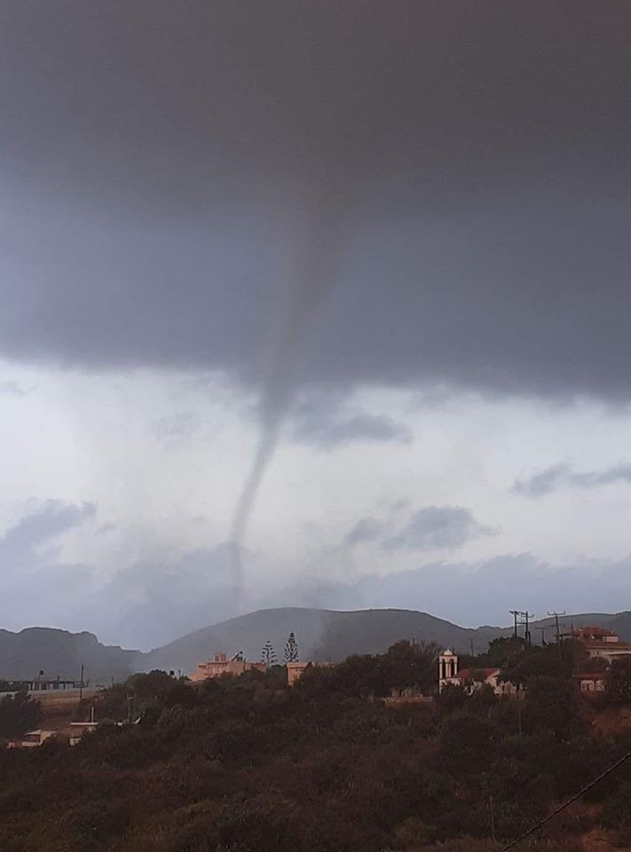 Χανιά : Μεγάλες καταστροφές από ανεμοστρόβιλο | in.gr