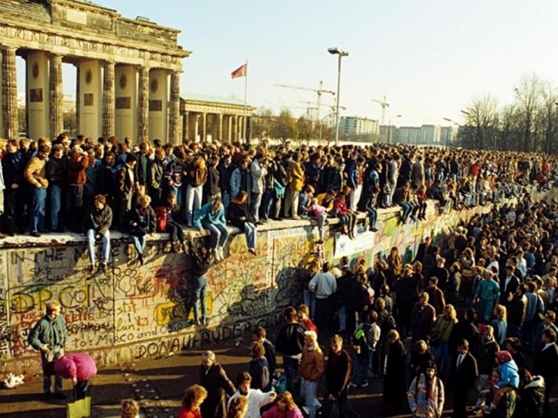 9 Νοεμβρίου 1989 : Οταν έπεσε το Τείχος του Βερολίνου - ΤΟ ΒΗΜΑ