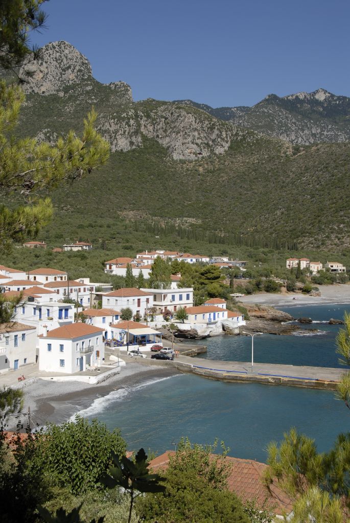 Κυπαρίσσι Λακωνίας: Ένας τόπος με πιστούς φίλους | in.gr