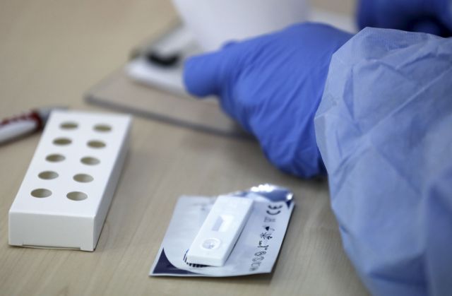 Κοροναϊός : Εντός του Σαββατοκύριακου τα self test στα φαρμακεία ...