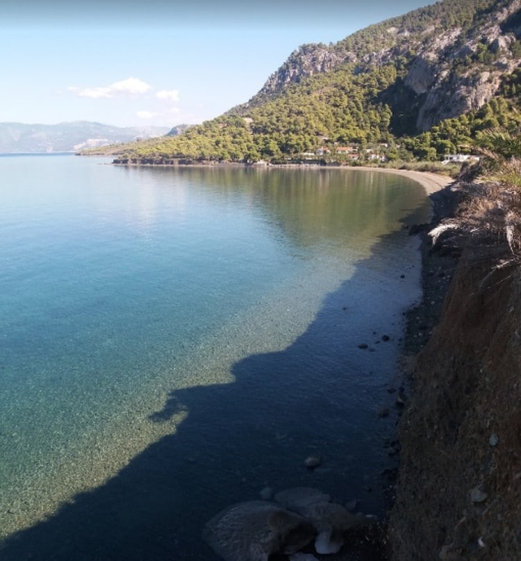 Η άγνωστη παραλία με τον λίγο κόσμο μία ώρα μακριά από την Αθήνα | in.gr