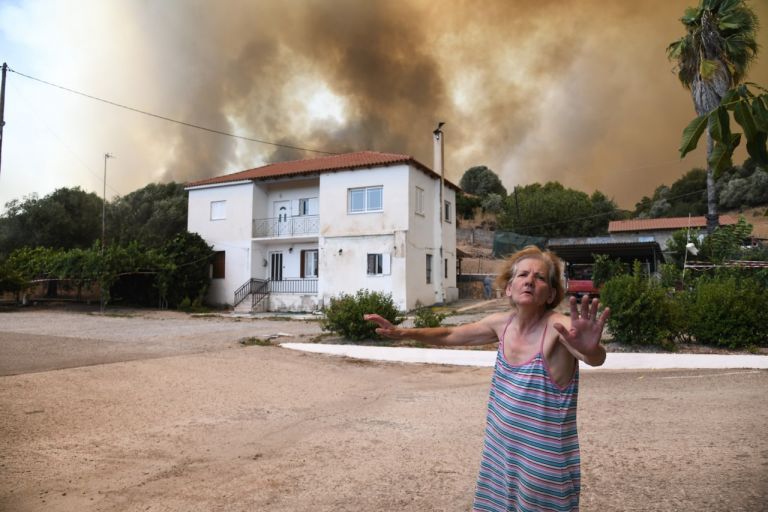 Πυρκαγιές - Συγκλονιστικές εικόνες από πυρόπληκτες περιοχές σε Αττική ...