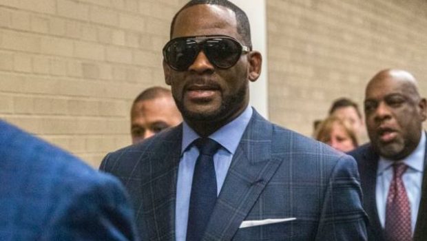 R. Kelly: Υπό επιτήρηση στη φυλακή, φόβοι για τη ζωή του | in.gr