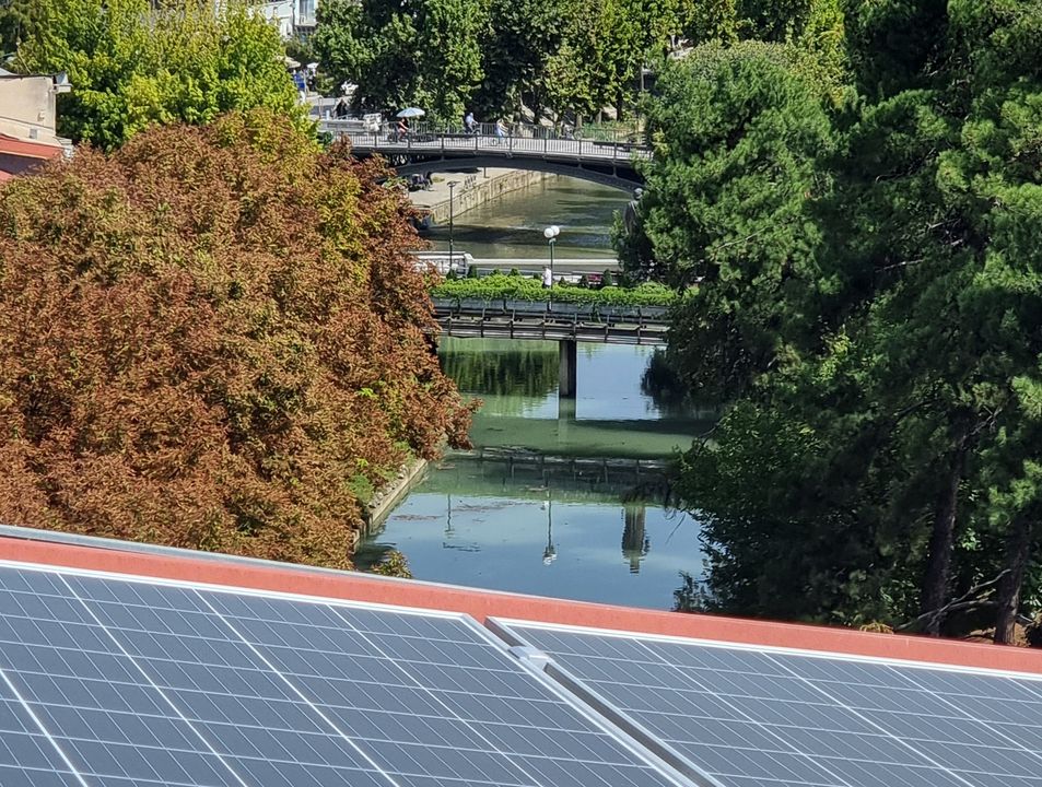 Δήμαρχος γέμισε φωτοβολταϊκά τη στέγη του σπιτιού του | in.gr