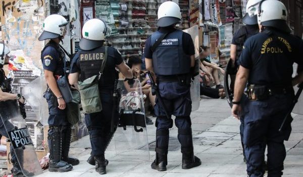 Εξάρχεια: Καταγγελία για ξυλοδαρμό και ληστεία στο εργοτάξιο του μετρό ...