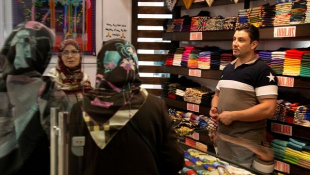 Ιράν: Νεκρή η 22χρονη που είχε συλληφθεί από την αστυνομία ηθών επειδή ...