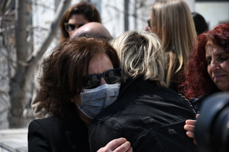 Μάγδα Φύσσα: Η μάνα- σύμβολο που υψώνει τη γροθιά της κατά του φασισμού ...