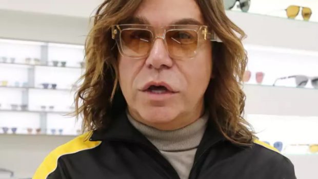 Τρύφωνας Σαμαράς: Εξιτήριο από το νοσοκομείο μετά το χειρουργείο | in.gr