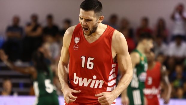 Παπανικολάου: «Μας δίνει μπουστάρισμα αυτός ο τίτλος» | in.gr