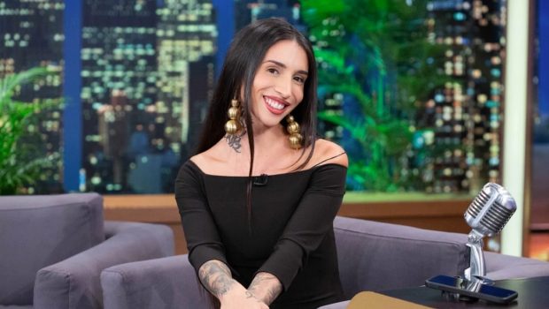 Dat Lilly: Η μεγάλη αλλαγή στην εμφάνισή της πριν εμφανιστεί στον ...