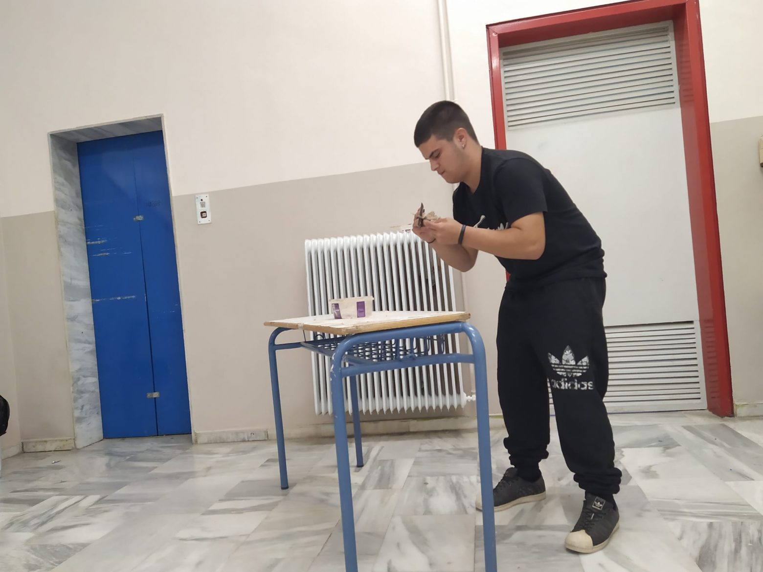 Λάρισα: Αυτός είναι ο μαθητής του ΕΠΑΛ Τυρνάβου που έγινε viral | in.gr