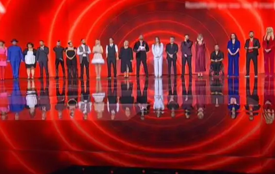 Τεράστια ανατροπή στο J2US: Ποιο ζευγάρι αποχώρησε | in.gr