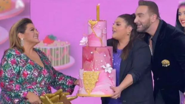 J2US: Η Βίκυ Σταυροπούλου έχει γενέθλια και η Δανάη Μπάρκα της έκανε την πιο όμορφη έκπληξη | in.gr