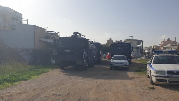 Large police dragnet operation in Zefyri near Athens | in.gr