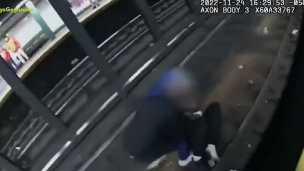 Νέα Υόρκη: Λιποθύμησε και έπεσε στις ράγες του μετρό | in.gr