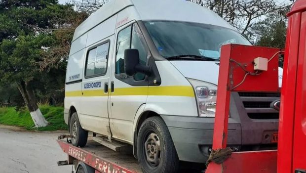Ξεμένει από ασθενοφόρα το Ρέθυμνο: Το τελευταίο φορτώθηκε σε… οδική ...