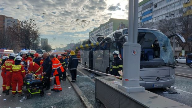 Ρουμανία: Πώς οδηγήθηκε στον δρόμο καρμανιόλα το τουριστικό λεωφορείο ...