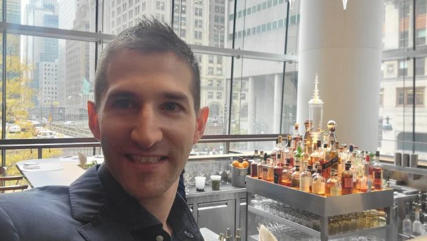 Δείπνησε σε μια μέρα σε 18 εστιατόρια με αστέρια Michelin | in.gr