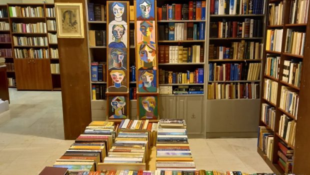 Το Παλαιοβιβλιοπωλείο των Αστέγων δεν πρόκειται να κλείσει | in.gr