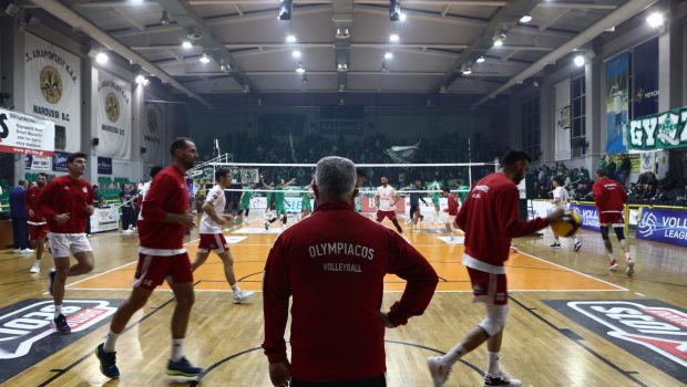 Επεισόδια στο κλειστό του Αγίου Θωμά – Επεσαν δακρυγόνα (vid) | in.gr
