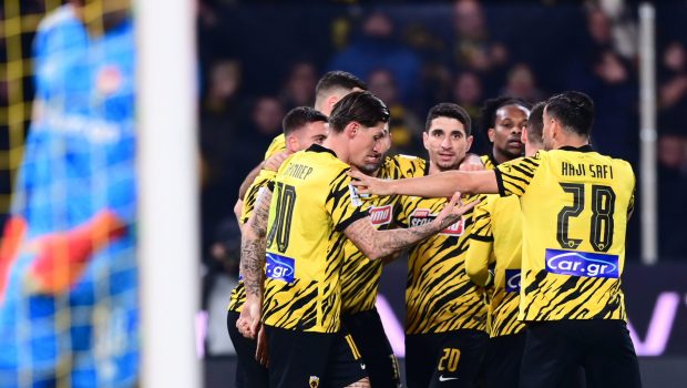 ΑΕΚ – Ολυμπιακός 3-0: Δώρα, εγκλήματα και δοκάρια | in.gr