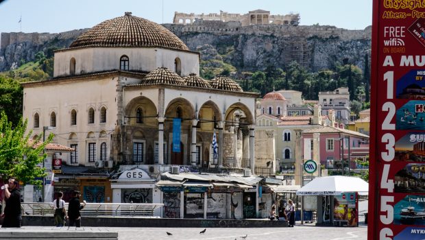 Η άγνωστη ιστορία πίσω από το «καταραμένο» τζαμί της πλατείας του ...