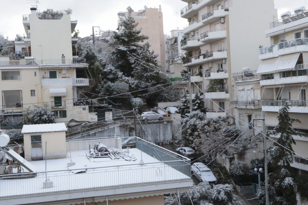 Κακοκαιρία Μπάρμπαρα: Στα λευκά το κέντρο της Αθήνας - Εντυπωσιακές ...