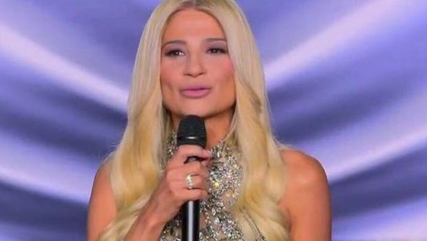 Φαίη Σκορδά: Σούπερ σέξι εμφάνιση στο πρώτο live του The Voice - Το ...