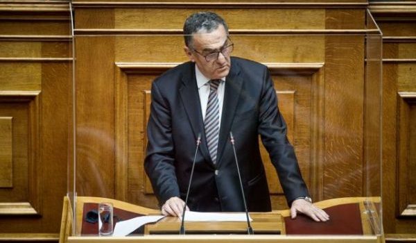 «Φωτιά» άναψαν οι δηλώσεις Αθανασίου για τον «βαθιά δημοκράτη ...