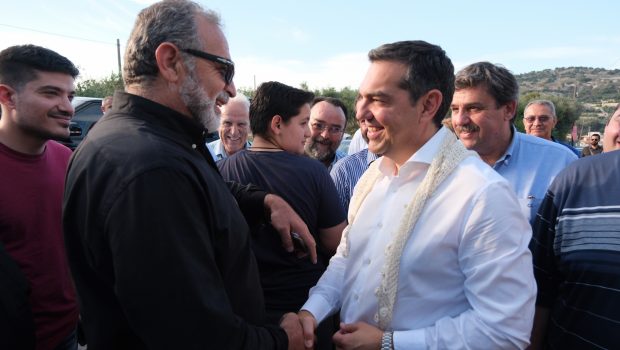 Αλέξης Τσίπρας: Θερμή υποδοχή στο Ρέθυμνο - Οι ρακές, τα κεράσματα και ...