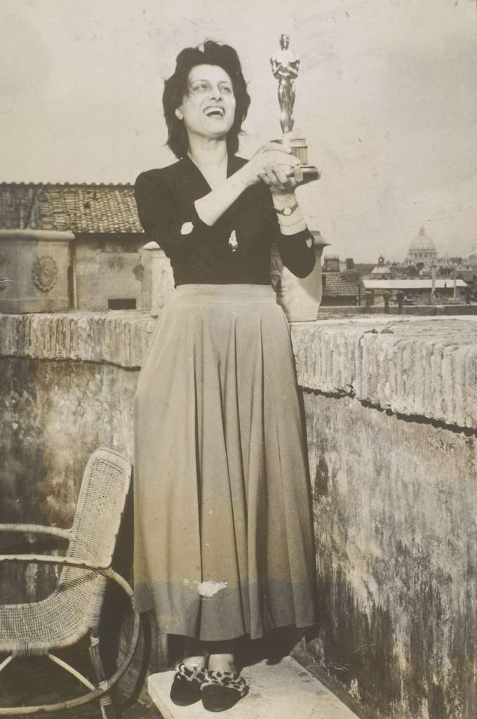 Άννα Μανιάνι - Μέσα στο ηφαίστειο | in.gr