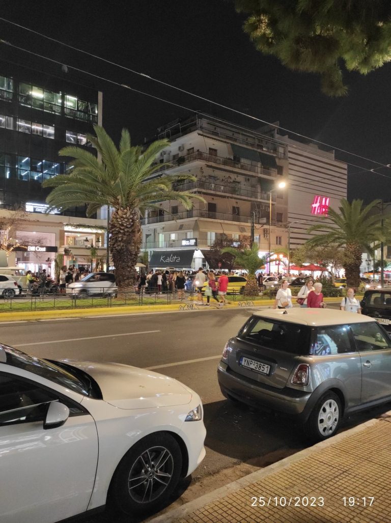 Κοσμοσυρροή για ένα τσάμπα πιάτο μακαρόνια - Εκλεισαν δρόμοι, ουρές | in.gr