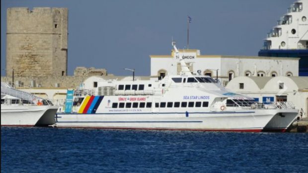 Ρόδος: Πρόσκρουση πλοίου στο λιμάνι κατά τους χειρισμούς πρόσδεσης | in.gr