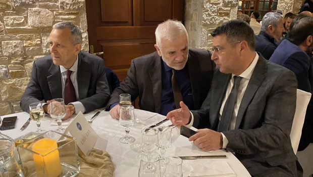 Μελισσανίδης και Μπαλτάκος πλάι-πλάι στην κοπή πίτας της ΕΠΣΑΝΑ | in.gr