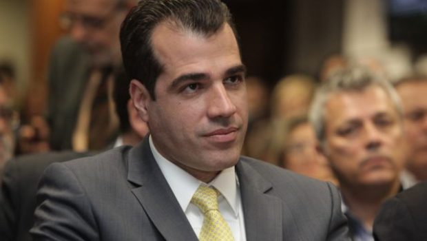 Επιμένει ο Πλεύρης για τον γάμο ομοφύλων - «Ο θεσμός της οικογένειας ...