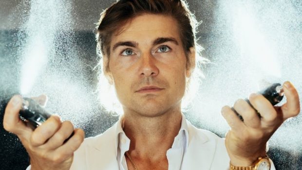 Από αποτυχημένος μουσικός, επιτυχημένος επιχειρηματίας: Η αμφιλεγόμενη ...