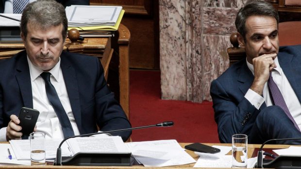 Στήριξη Μητσοτάκη σε Χρυσοχοΐδη για τη γυναικοκτονία στους Αγ ...