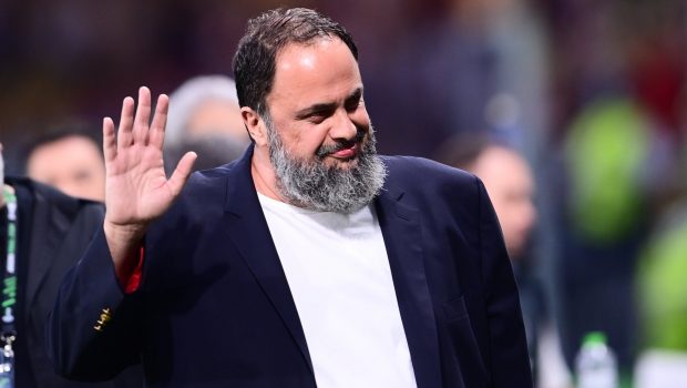 Ο κόσμος του Ολυμπιακού αποθέωσε τον Βαγγέλη Μαρινάκη | in.gr