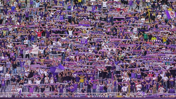 Ολοταχώς για sold-out η Φιορεντίνα στον τελικό του Conference League ...