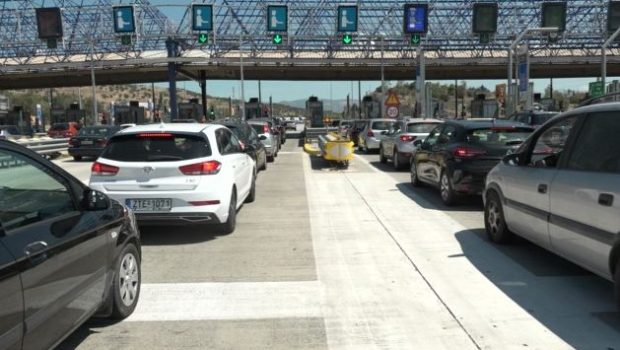 Πάσχα: Εξομαλύνθηκε η κίνηση στις εθνικές οδούς - Πάνω από 200.000 ...