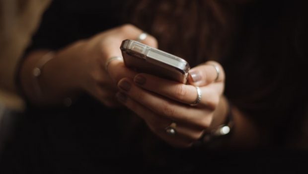 «SafeYouth»: Προ των πυλών το «panic button» για τα ανήλικα θύματα εκφοβισμού και κακοποίησης ...