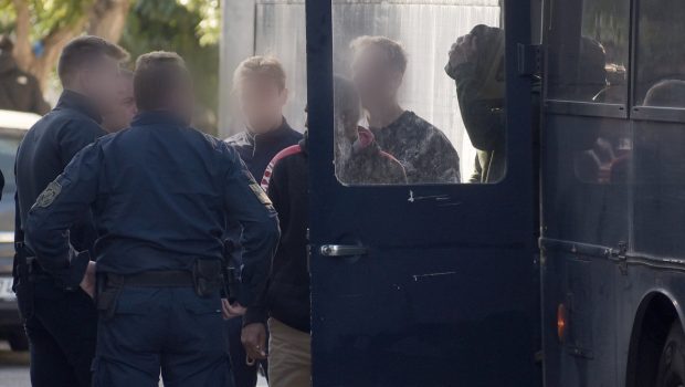 Κολωνός: Ενοχοι οι 11 κατηγορούμενοι για τον βιασμό της 12χρονης | in.gr
