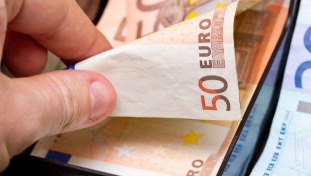 Συντάξεις και επιταγή ακρίβειας: Πότε και πώς θα πληρωθούν – Ποιοι ...
