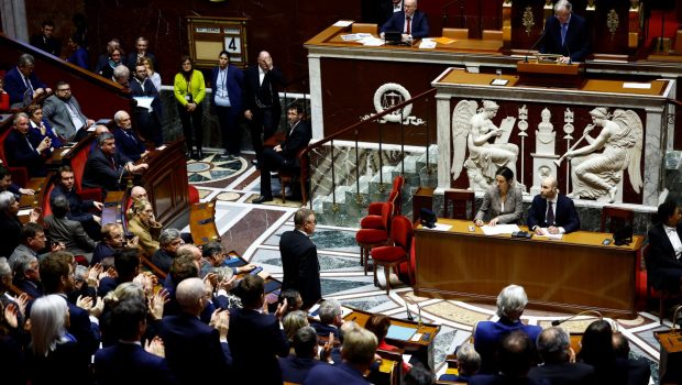 Η Γαλλία σε κρίση και η Ευρώπη σε περιδίνηση | in.gr